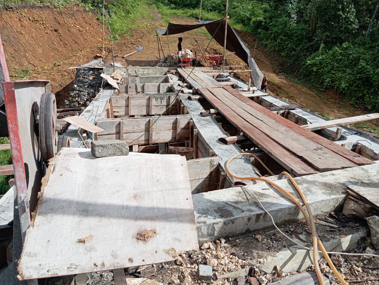 Proyek Jembatan di Desa Morodadi SP1-SP3 Hampir Rampung - Kolom Desa